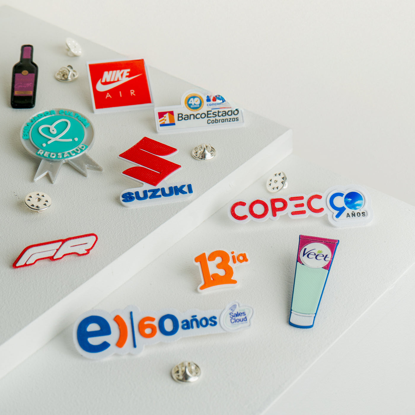 Pins Personalizados Hechos con Plástico Reciclado - Qactus