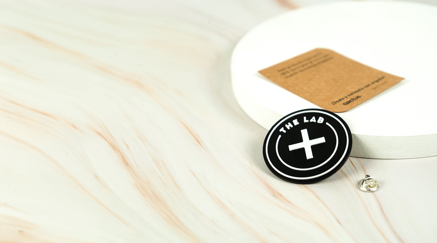 Pins Personalizados Hechos 100% con Plástico Reciclado - Qactus
