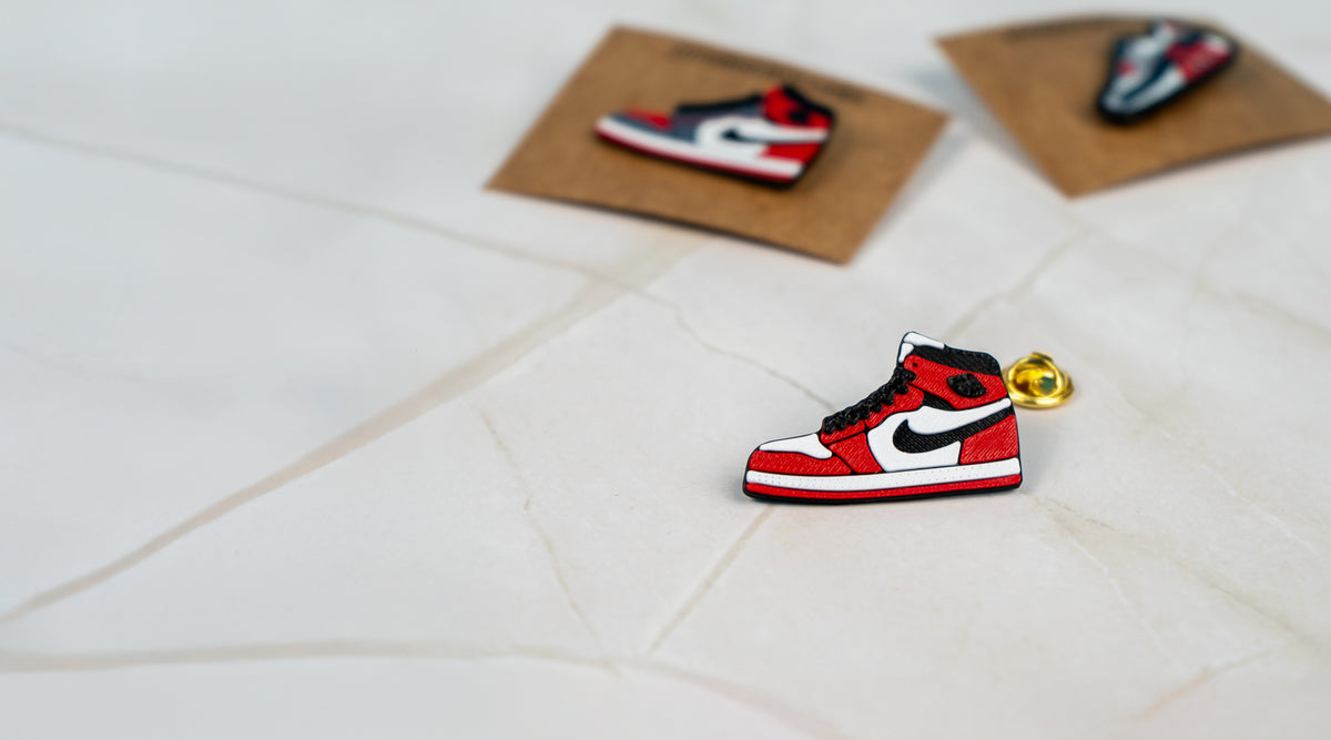 Pins Personalizados Hechos con Plástico Reciclado - Qactus