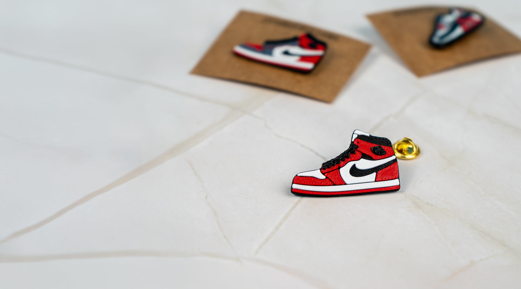 Pins Personalizados Hechos con Plástico Reciclado - Qactus